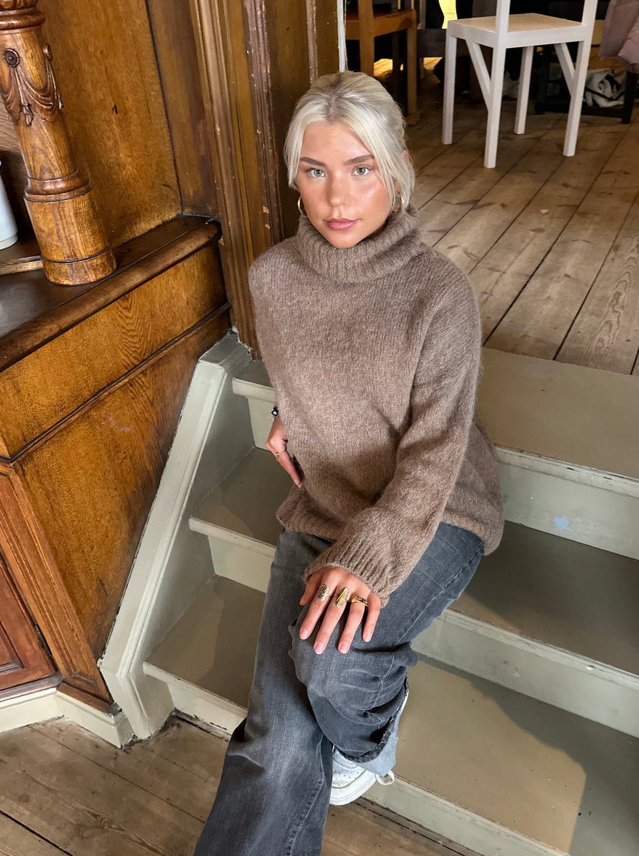 Idun knit sweater with turtleneck - Brown – Designbysi.se