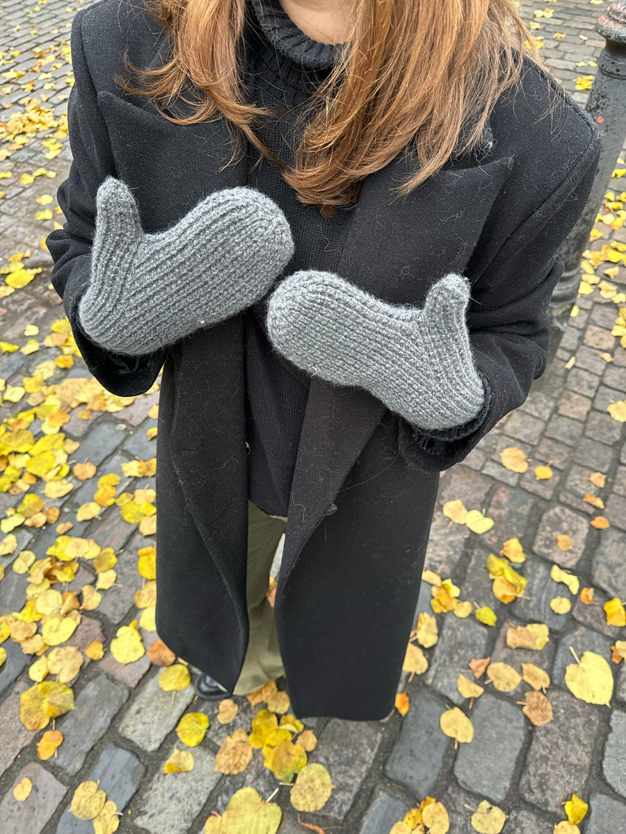 Alfina mittens - Dark grey – Designbysi.se