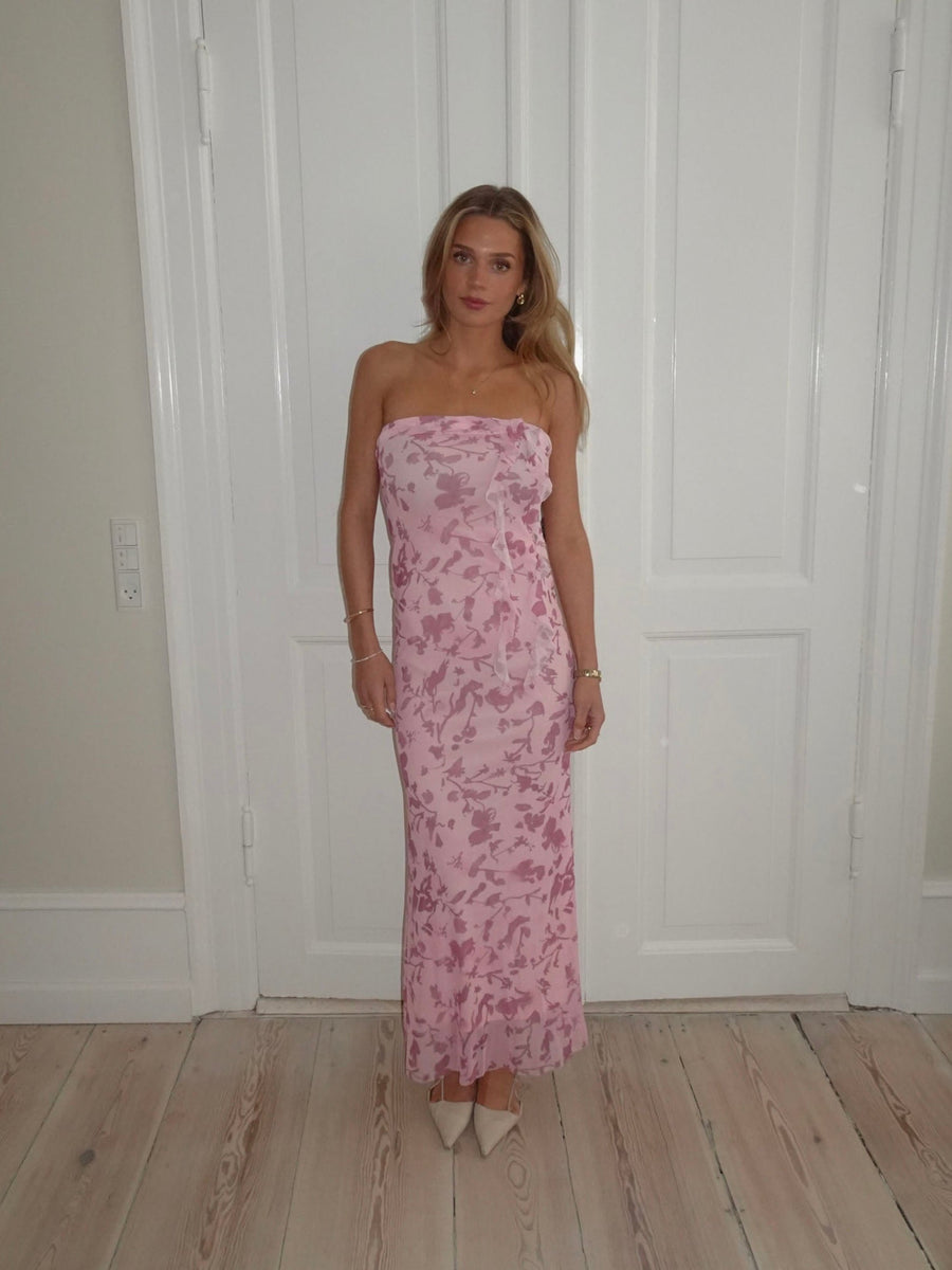 Charlot maxi dress w. flowers - Pink – Designbysi.se